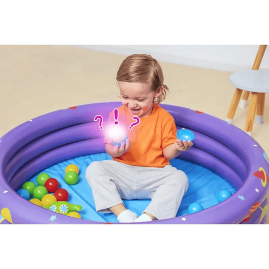 Toy. Inflatable swimming pool with 50 balls