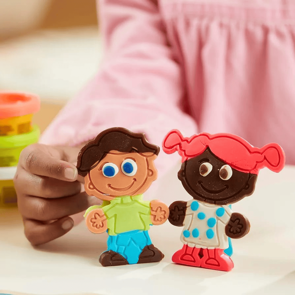 Toy. School bus mud group